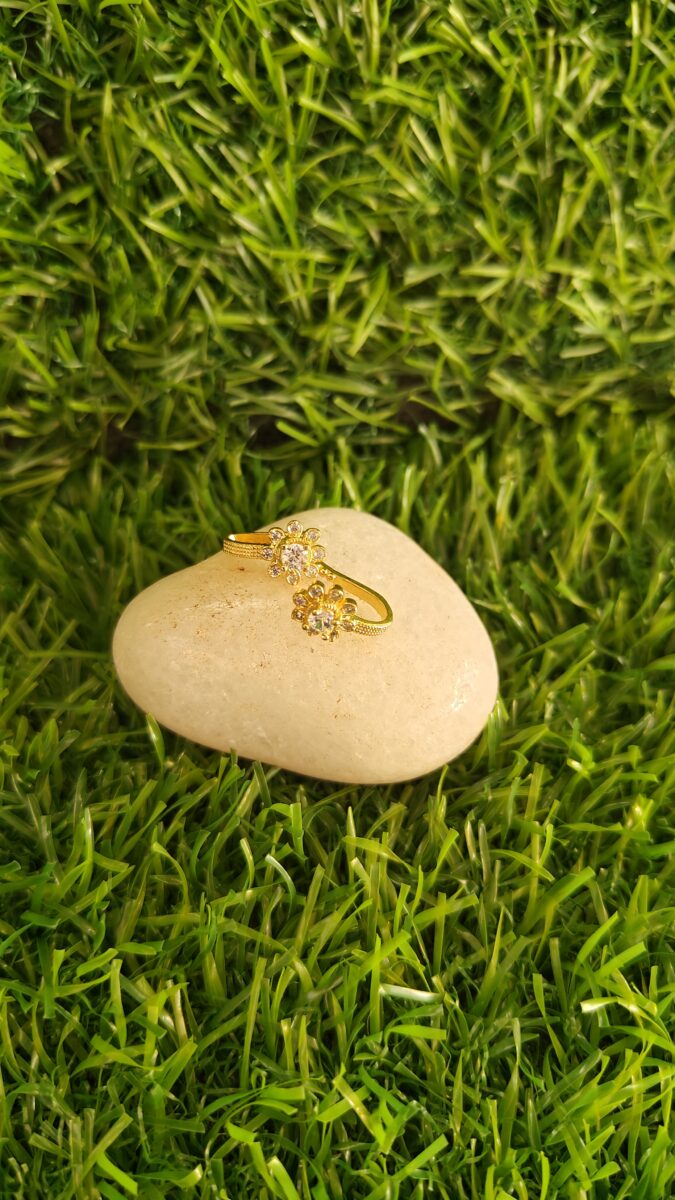 Pressing Ear Rings /Nose Pins (1 Pair) – SPB Elegant